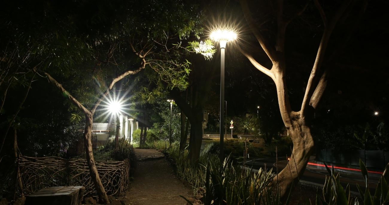 Luminaire on solar pole project - Arrco Solux